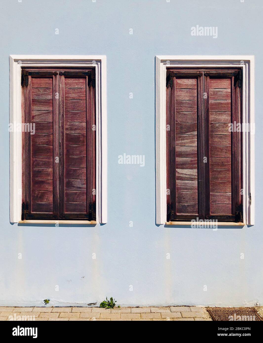 Two closed hi-res stock photography and images - Alamy