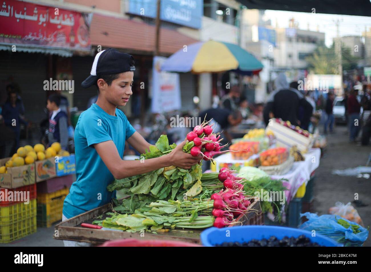 Deir Al-Balah, The Gaza Strip, Palestine. 3rd May, 2020. Main market at ...