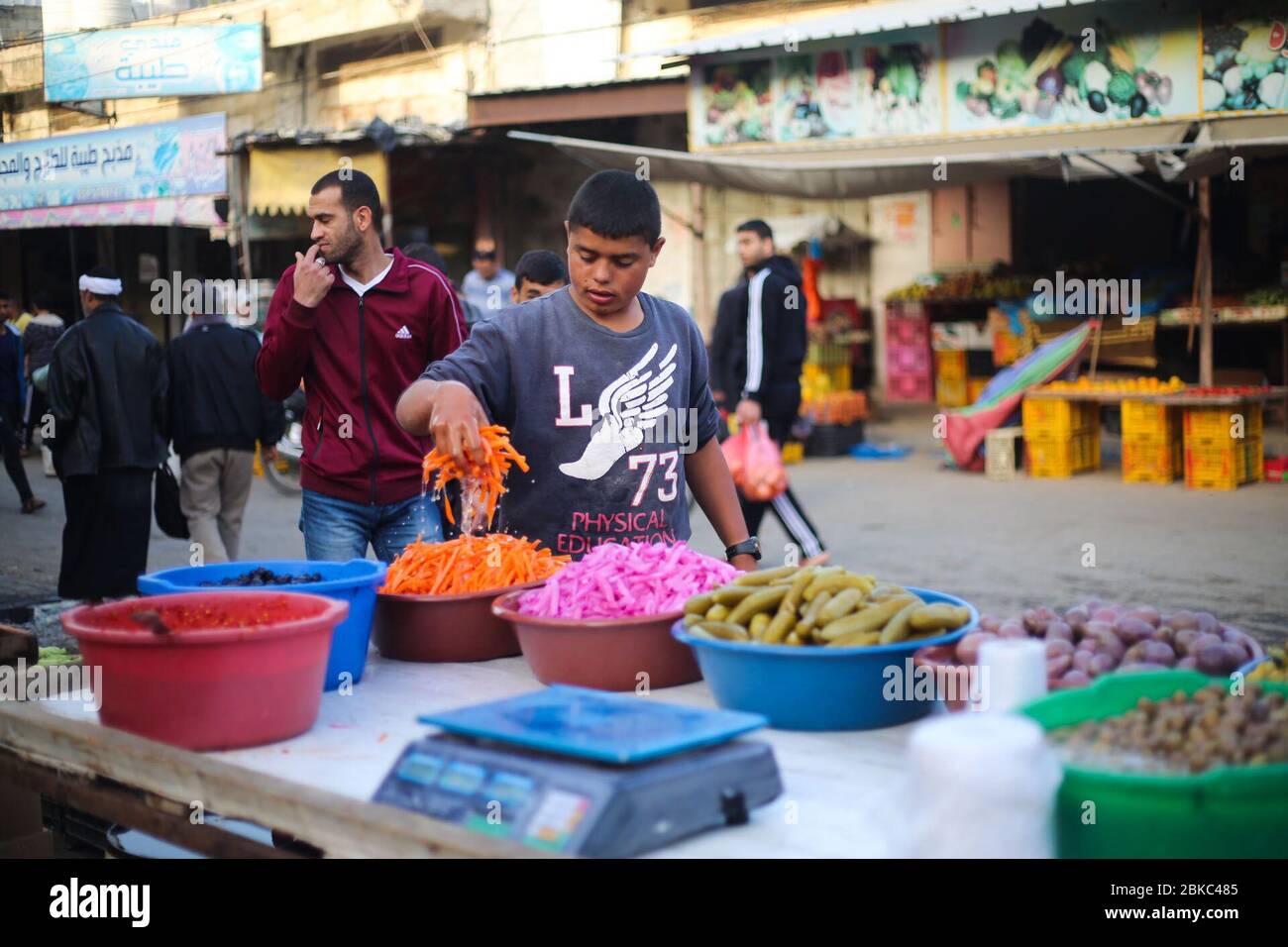 Deir Al-Balah, The Gaza Strip, Palestine. 3rd May, 2020. Main market at ...
