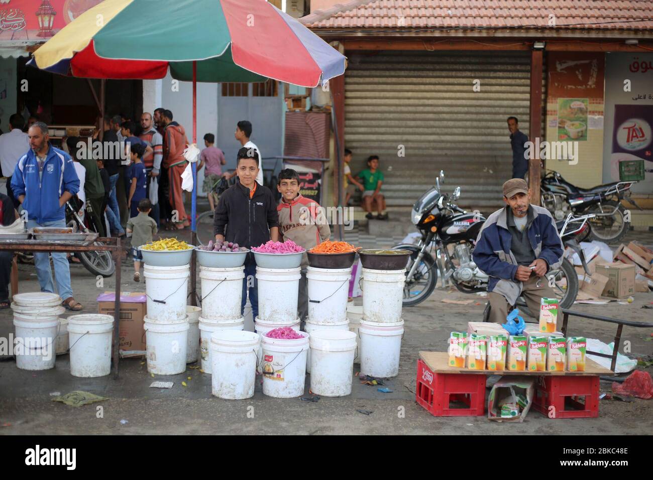 Deir Al-Balah, The Gaza Strip, Palestine. 3rd May, 2020. Main market at ...