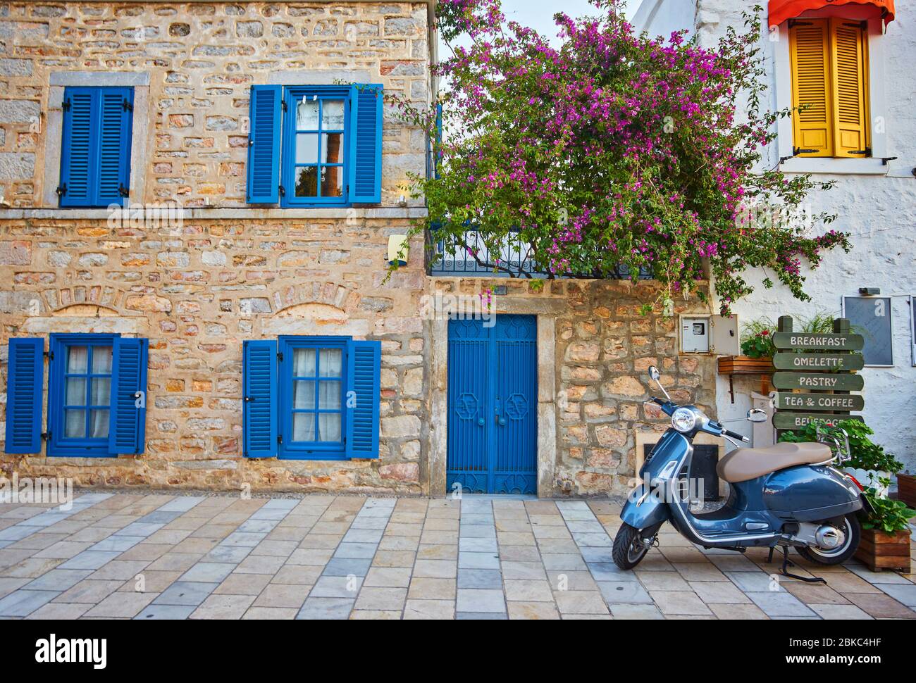 Traditional mediterranean house hi-res stock photography and images - Alamy