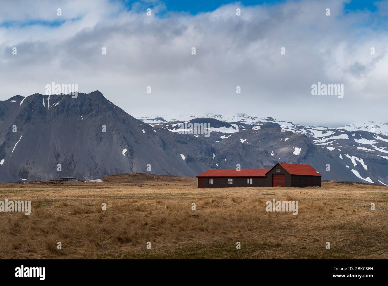 House isolated cliff hi-res stock photography and images - Alamy