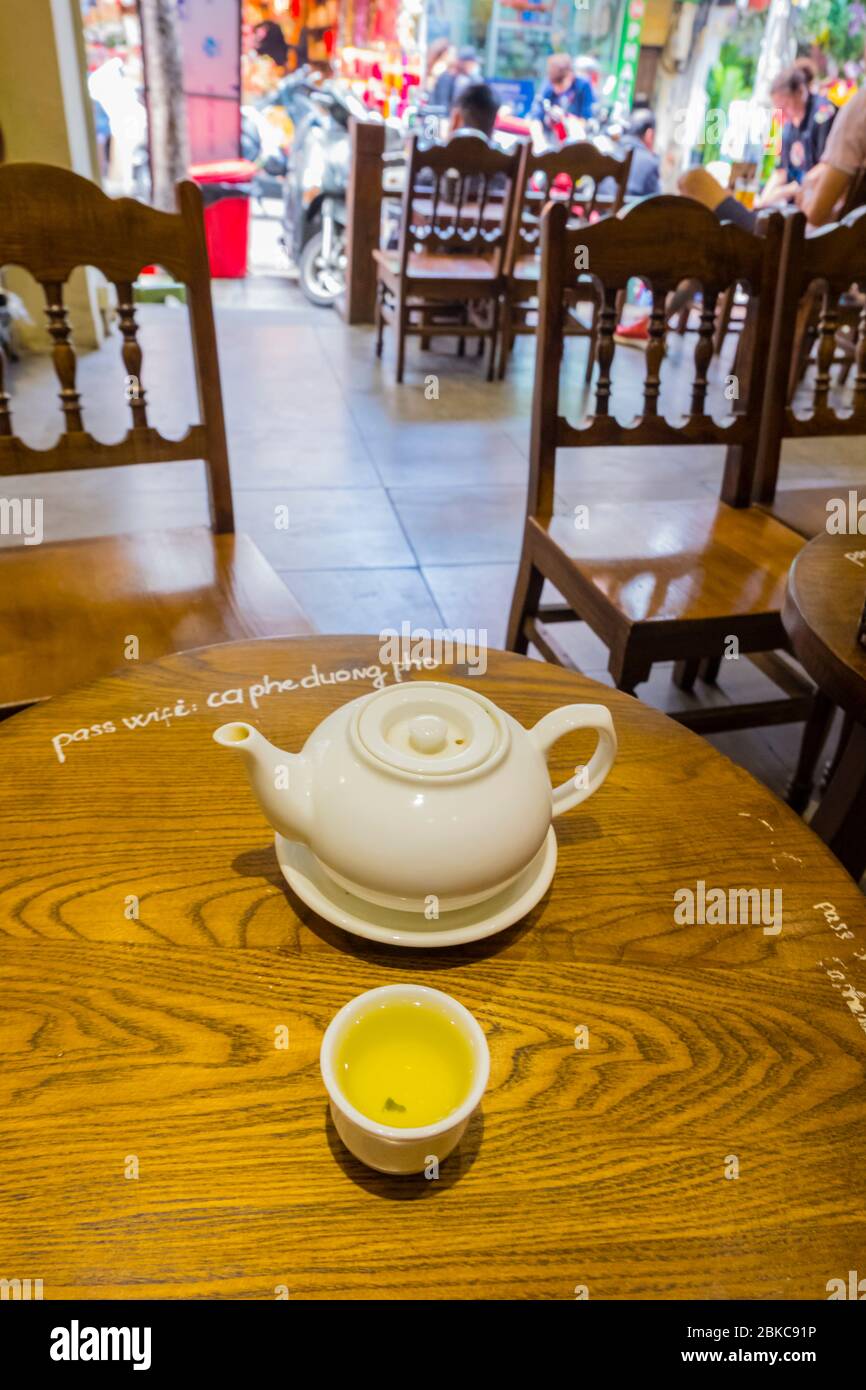 Vietnamese green tea, old quarter, Hanoi, Vietnam Stock Photo - Alamy