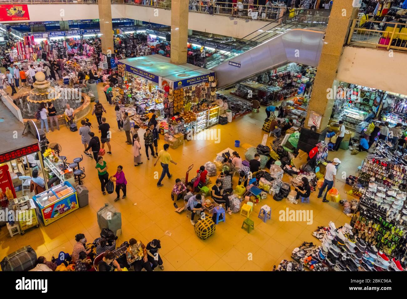 Cho Dong Xuan, market hall, old quarter, Hanoi, Vietnam Stock Photo - Alamy