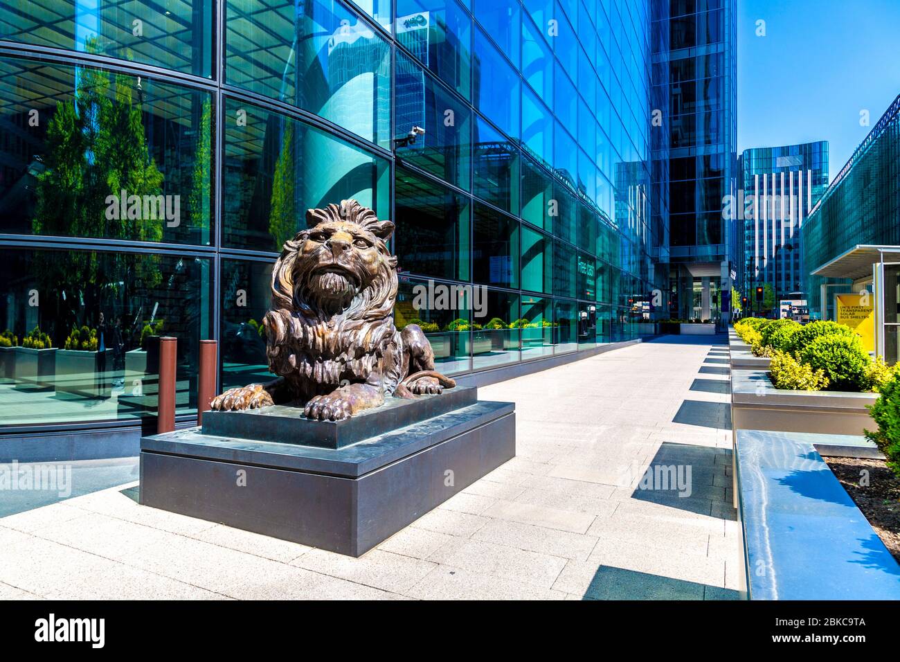 Hsbc canary wharf sculpture hi-res stock photography and images - Alamy