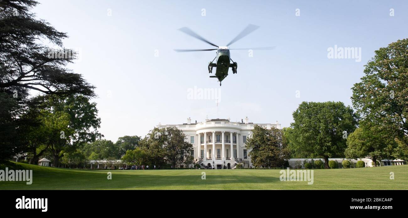 Presidential helicopter in flight hi-res stock photography and images ...