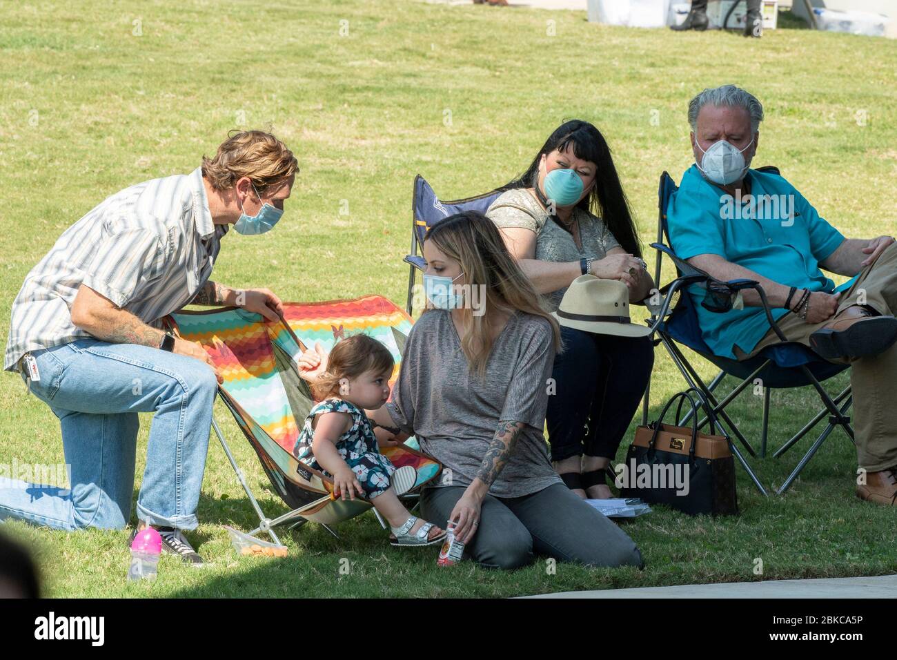 Family group in mask hi-res stock photography and images - Alamy