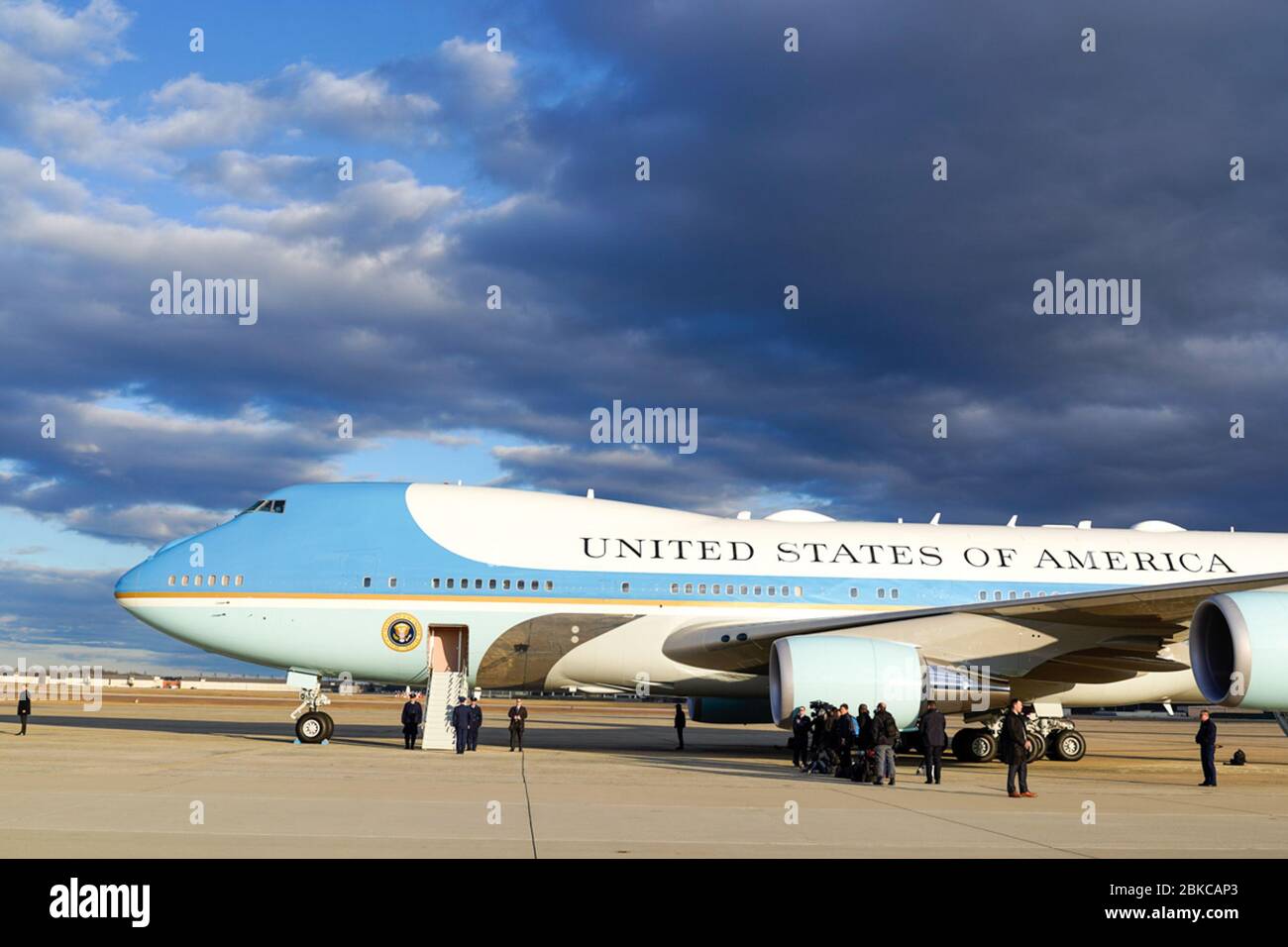 Trump boarding marine one hi-res stock photography and images - Alamy