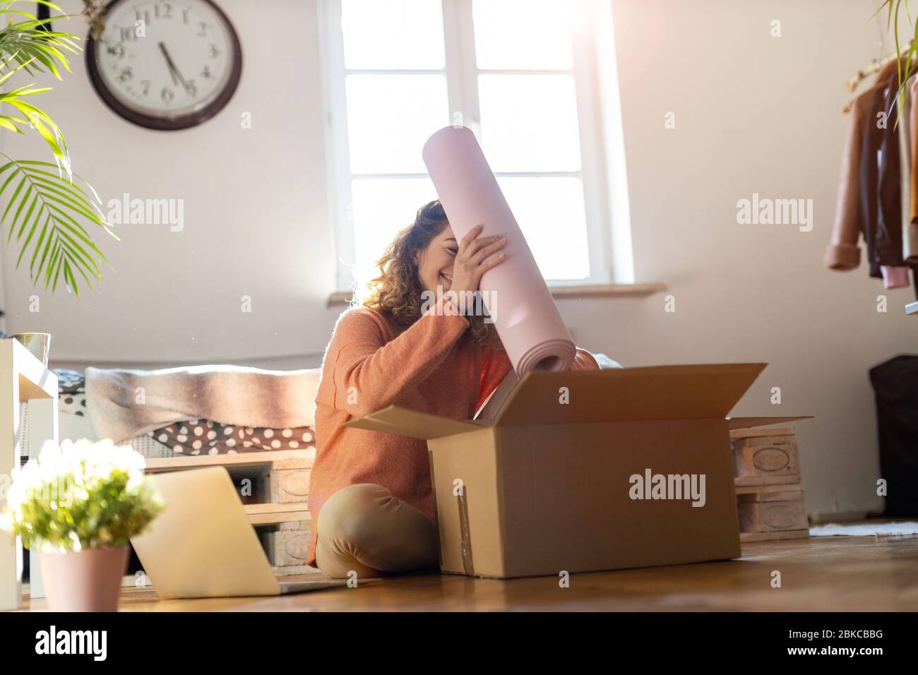 Unpacking box hi-res stock photography and images - Alamy
