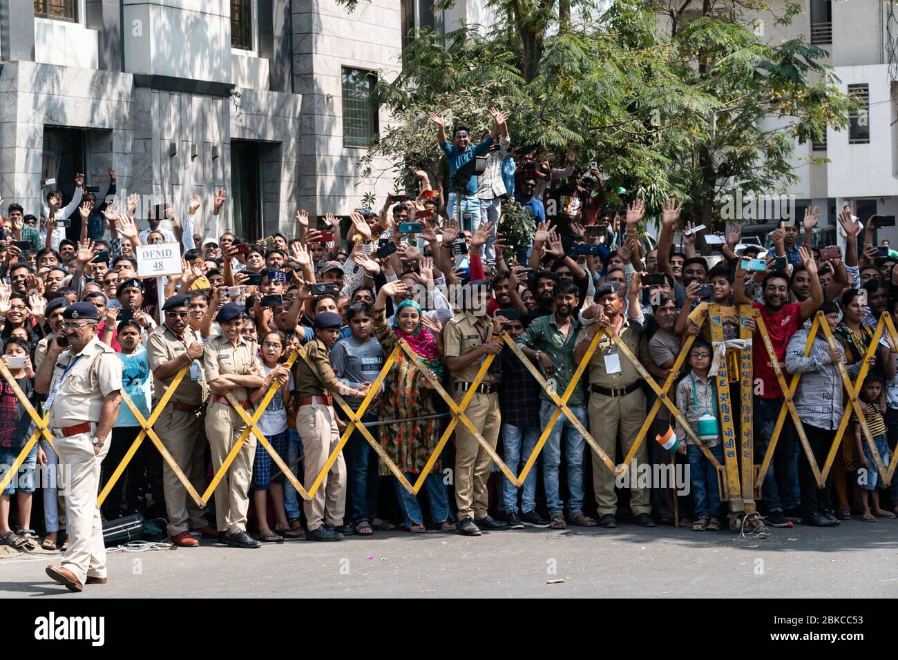 Motorcade route hi-res stock photography and images - Alamy