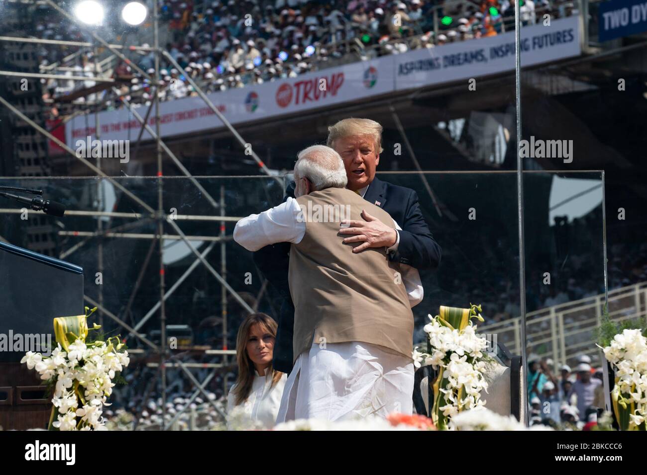 President Donald J. Trump embraces Indian Prime Minister Narendra Modi ...