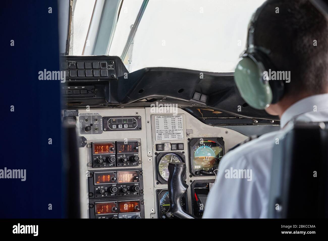 Flight deck crew hi-res stock photography and images - Alamy