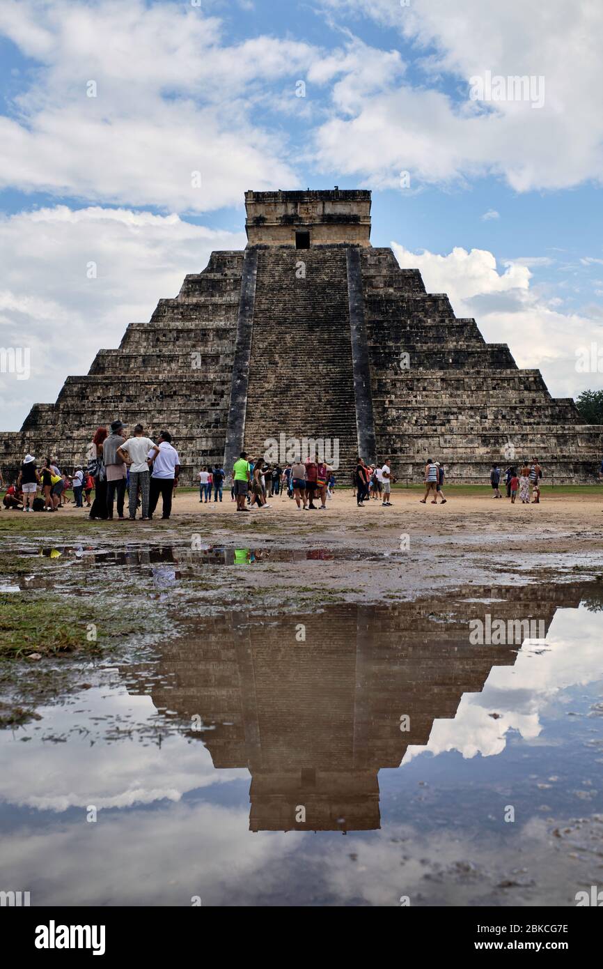 Tourists visiting the pyramids of the Chichen Itza archaeological site ...
