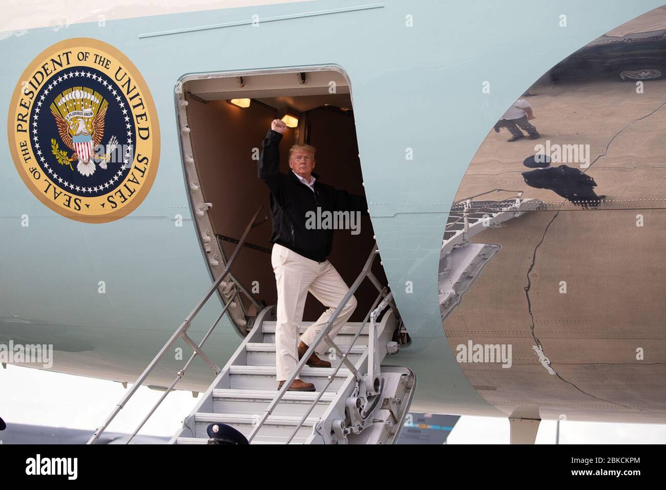 President Donald J. Trump waves goodbye at Robins Air Force Base ...