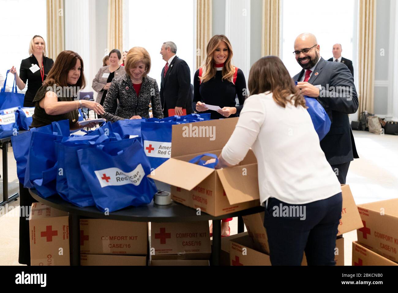 First Lady Melania Trump and Mrs. Karen Pence assist volunteers in ...