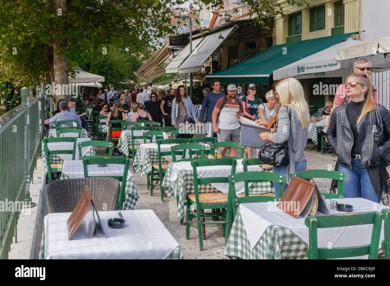 Half empty crowd hi-res stock photography and images - Alamy