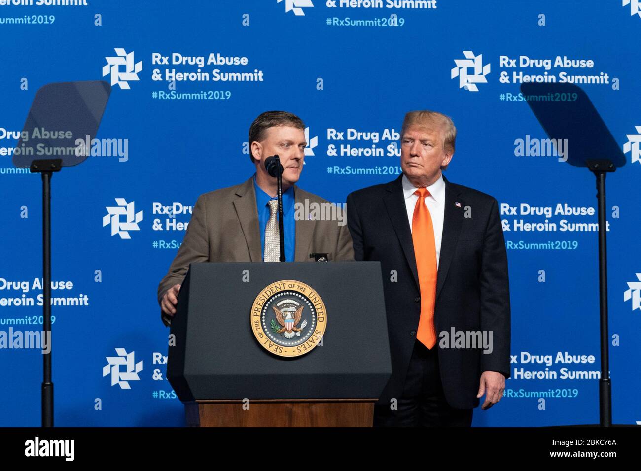 President Trump listens as Virginia State Police Senior Special Agent ...