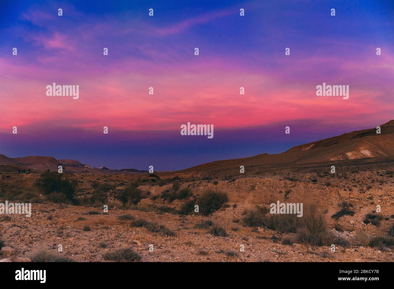 Dark blue yellow hi-res stock photography and images - Alamy