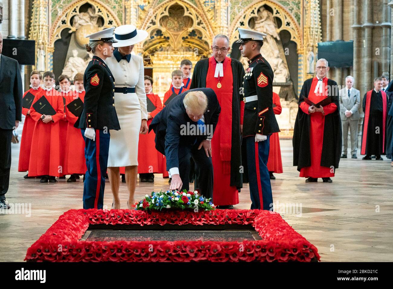 Laying of a wreath on the tomb of the unknown hi-res stock photography ...