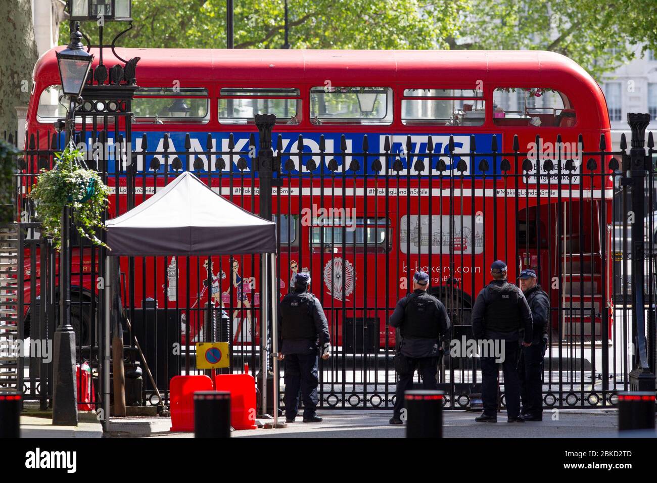 Number 10 downing street police hi-res stock photography and images - Alamy