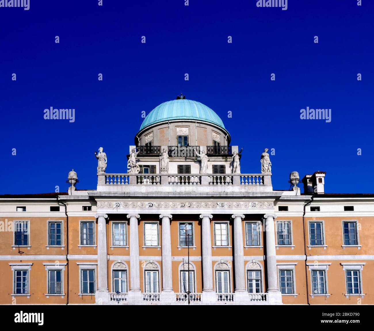 Neoclassical Building Facade Neoclassical Architecture Buildings