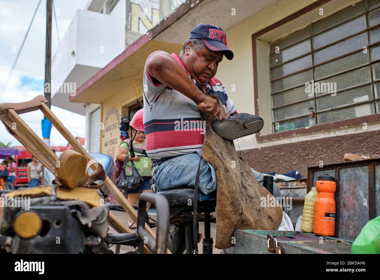 Traditional shoemaking hi-res stock photography and images - Alamy