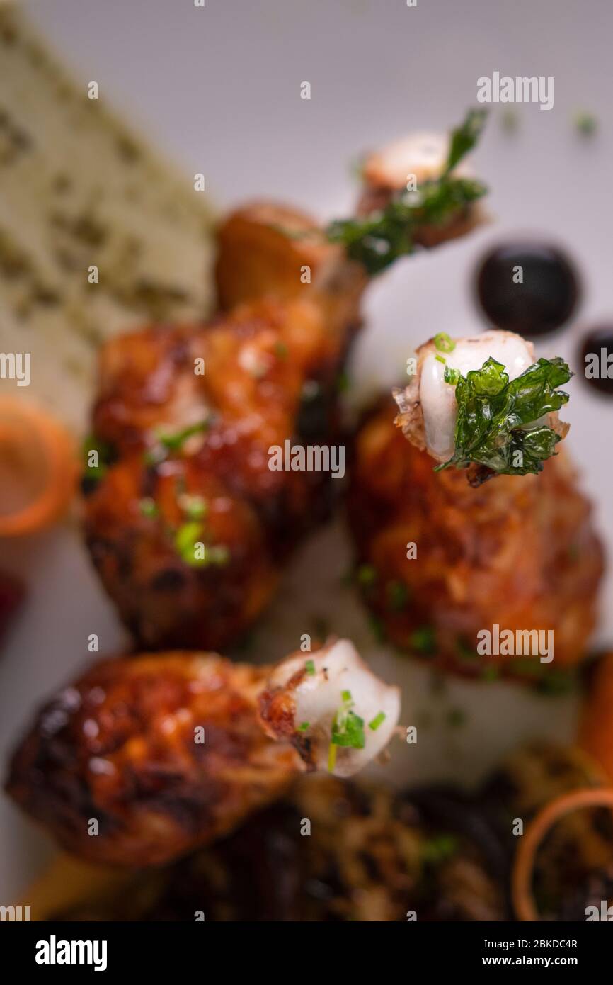 Top view of a crispy chicken legs on a plate Stock Photo - Alamy