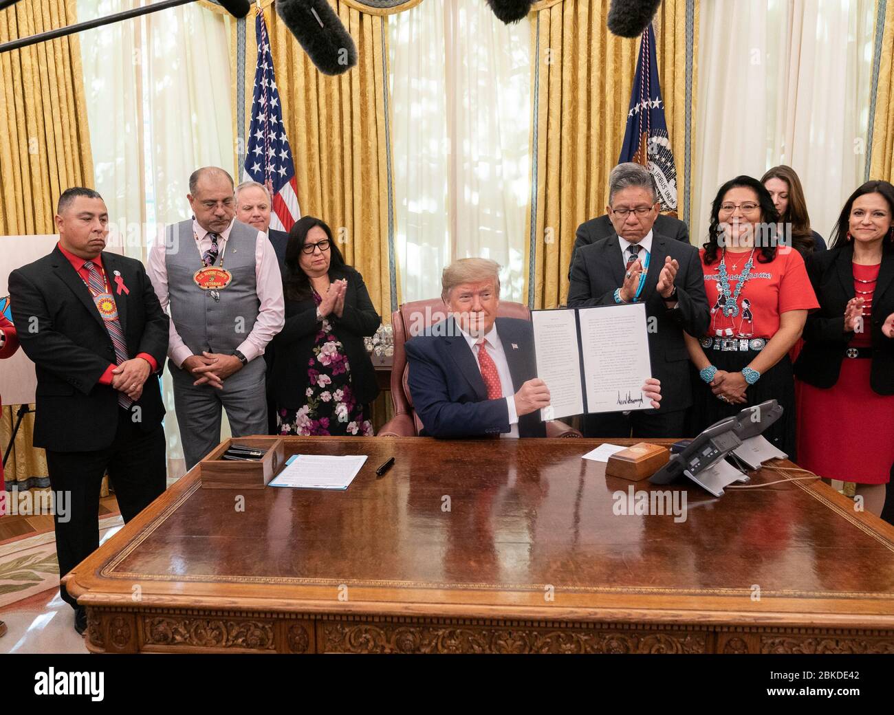 Donald j trump signature hi-res stock photography and images - Alamy