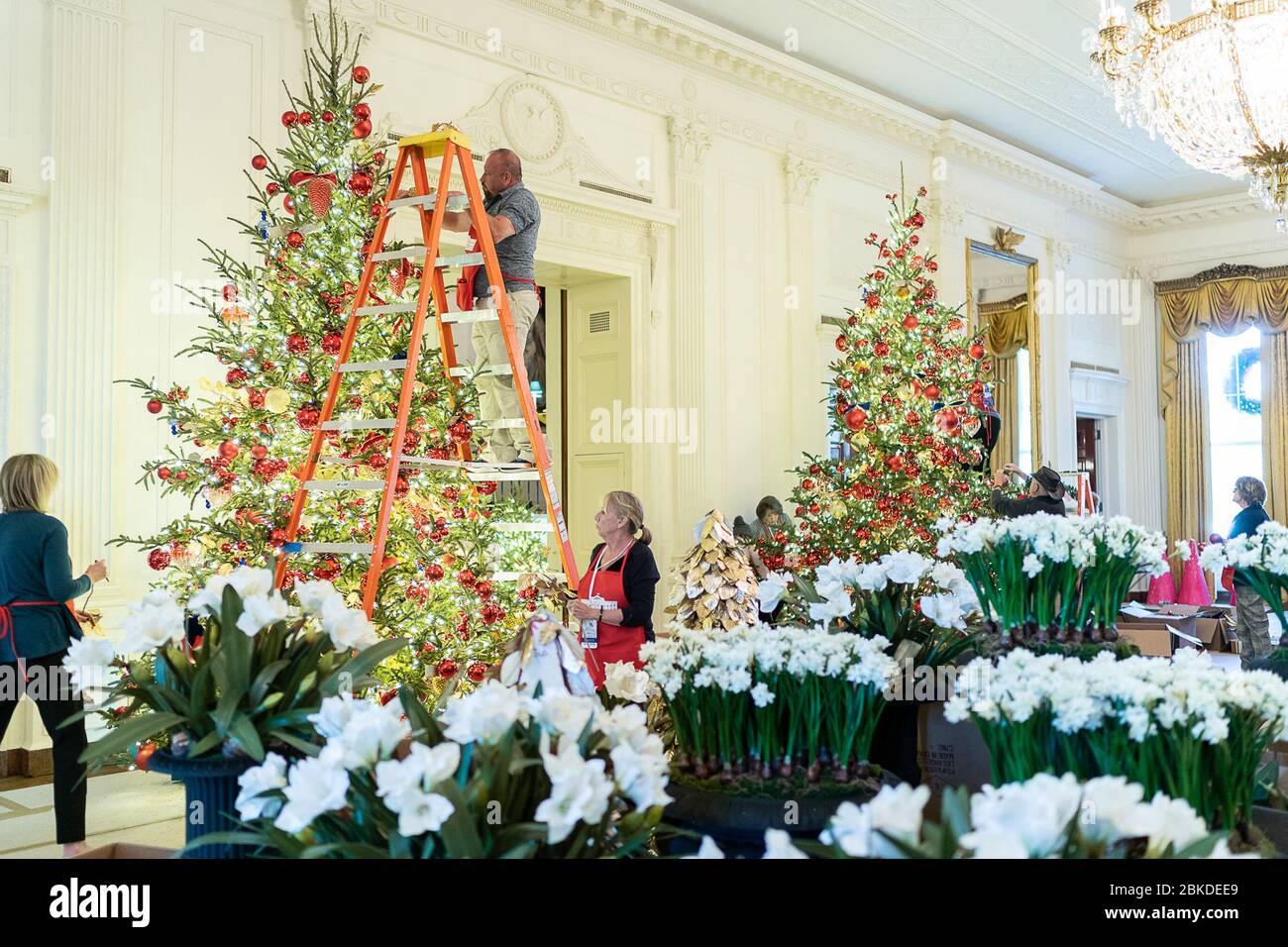 In 2019, volunteers worked to prepare decorations for the White House ...