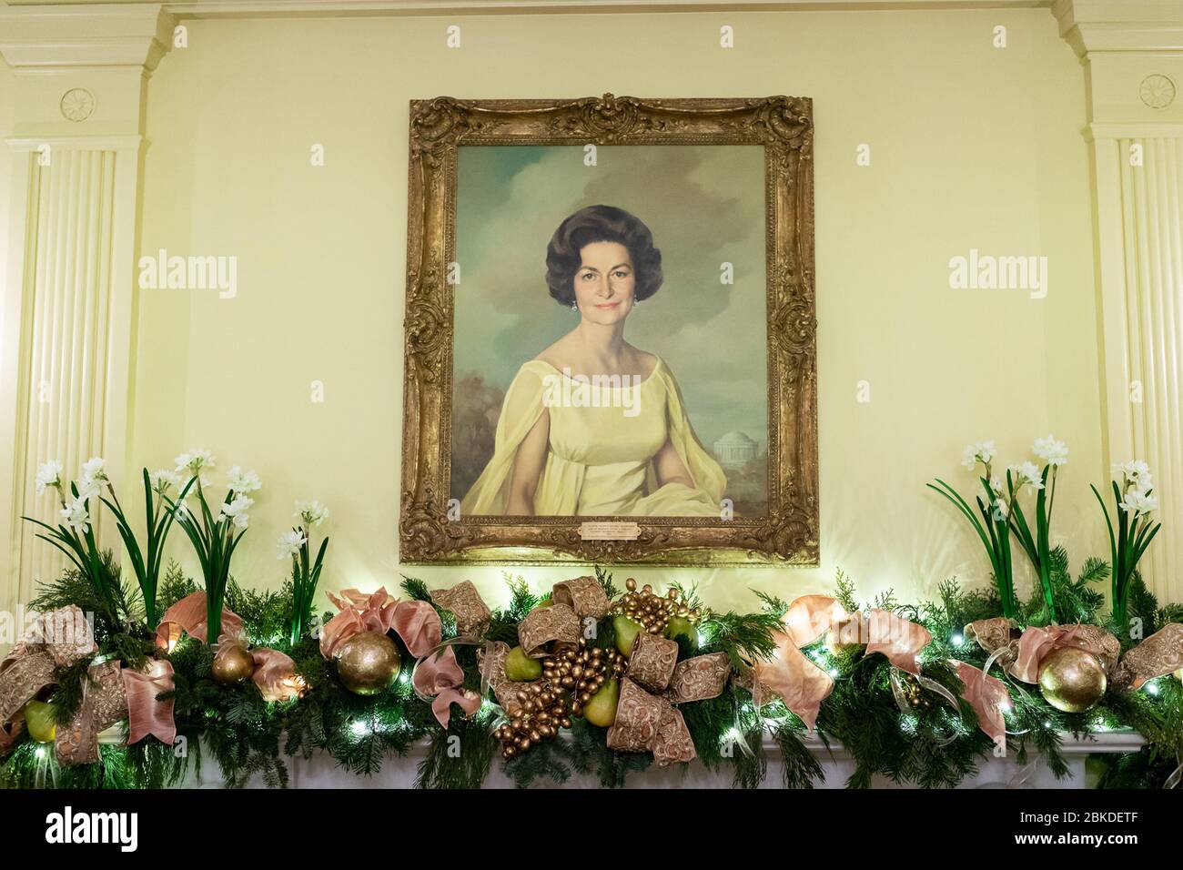 The Vermeil Room of the White House is decorated for the Christmas ...