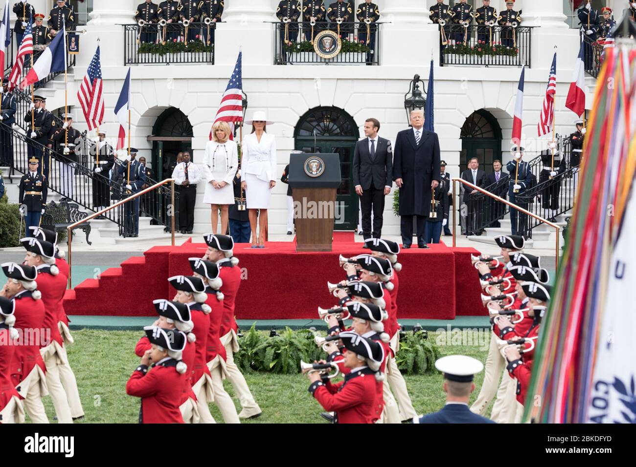 French President Emmanuel Macron and Mrs. Macron arrived at the White ...