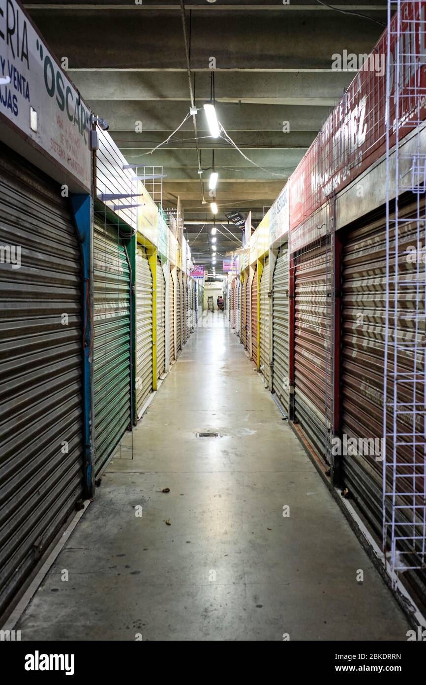 Empty shopfronts hi-res stock photography and images - Alamy