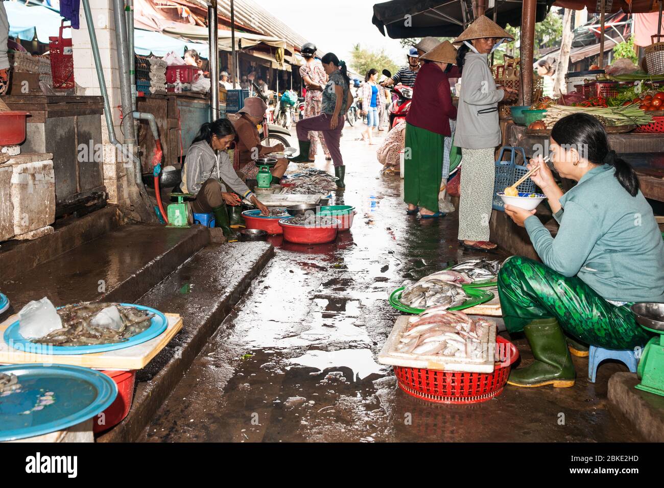 Wet markets hi-res stock photography and images - Alamy