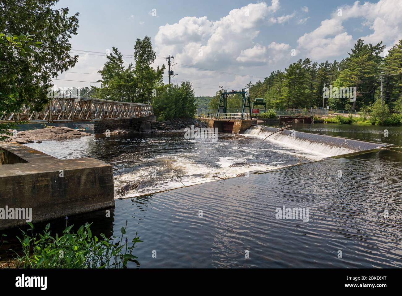 Man made dam hi-res stock photography and images - Alamy