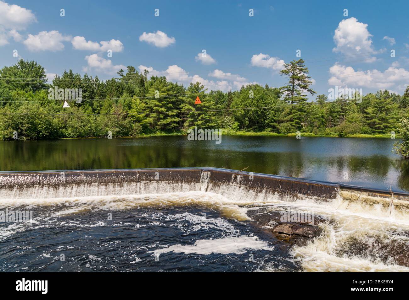 Man made dam hi-res stock photography and images - Alamy
