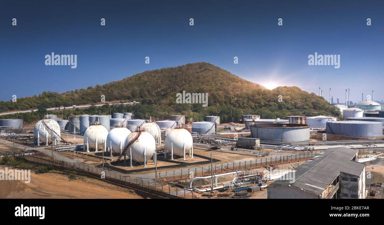Gas storage tanks hi-res stock photography and images - Alamy