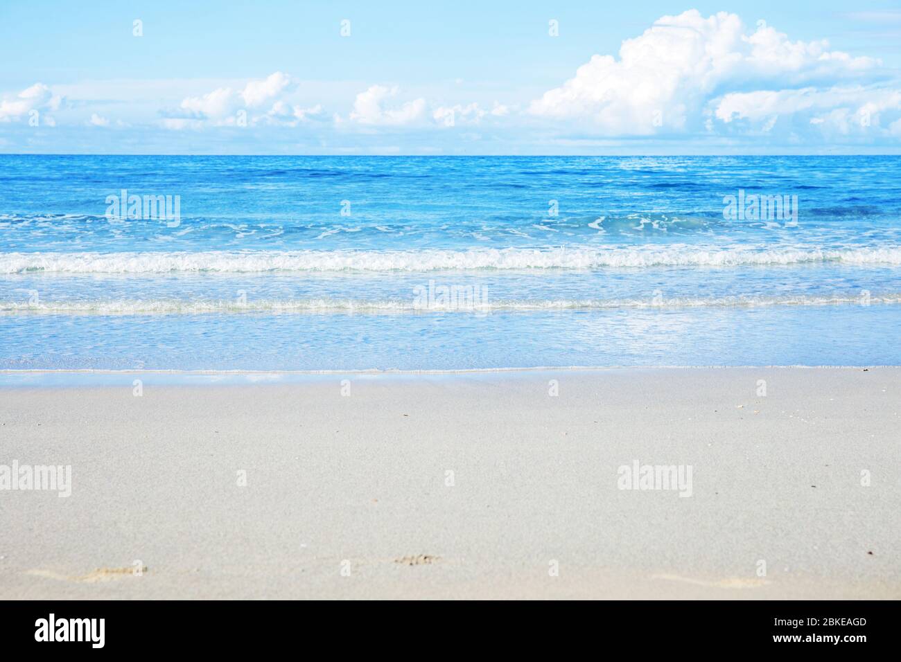 Daytime texture tropical lagoon beach hi-res stock photography and ...