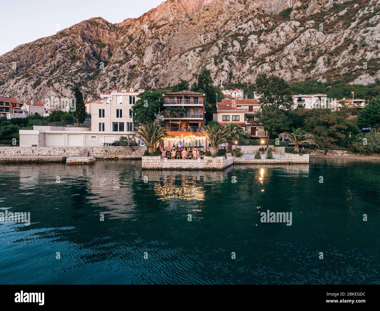 Aerial restaurant setting hi-res stock photography and images - Alamy