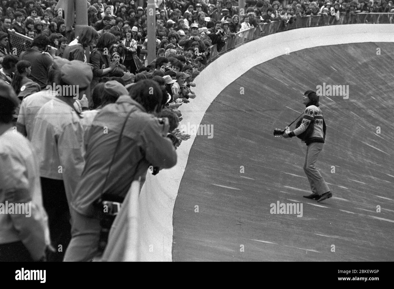 Dean v guitar Black and White Stock Photos & Images - Alamy