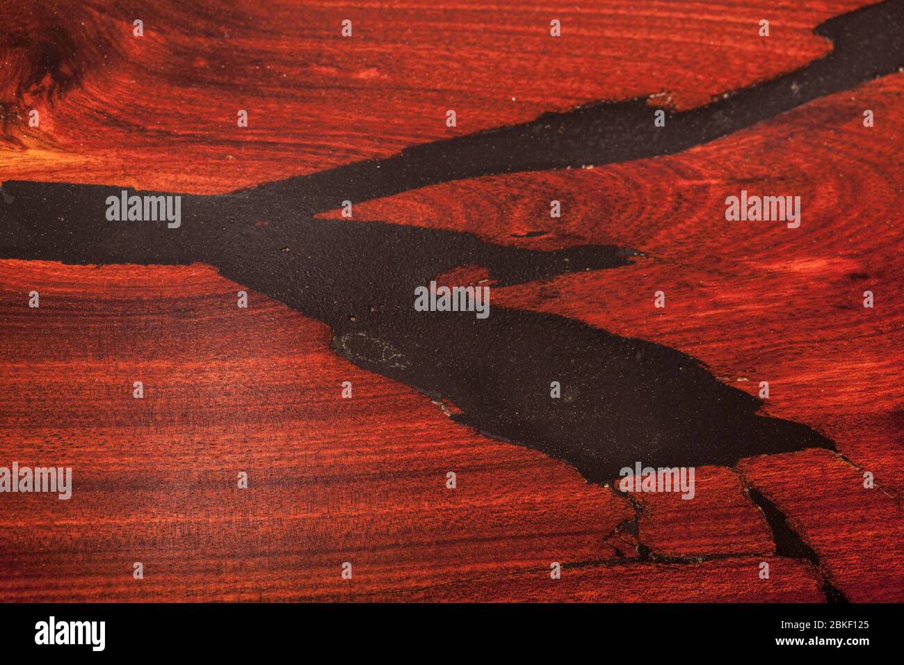 Red wood pattern of the surface texture Stock Photo - Alamy