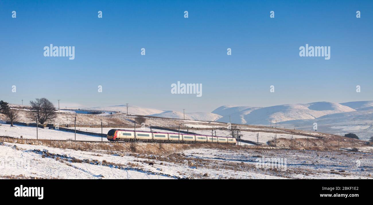 Virgin trains Alstom class 390 pendolino train 390011 at Shap Wells ...