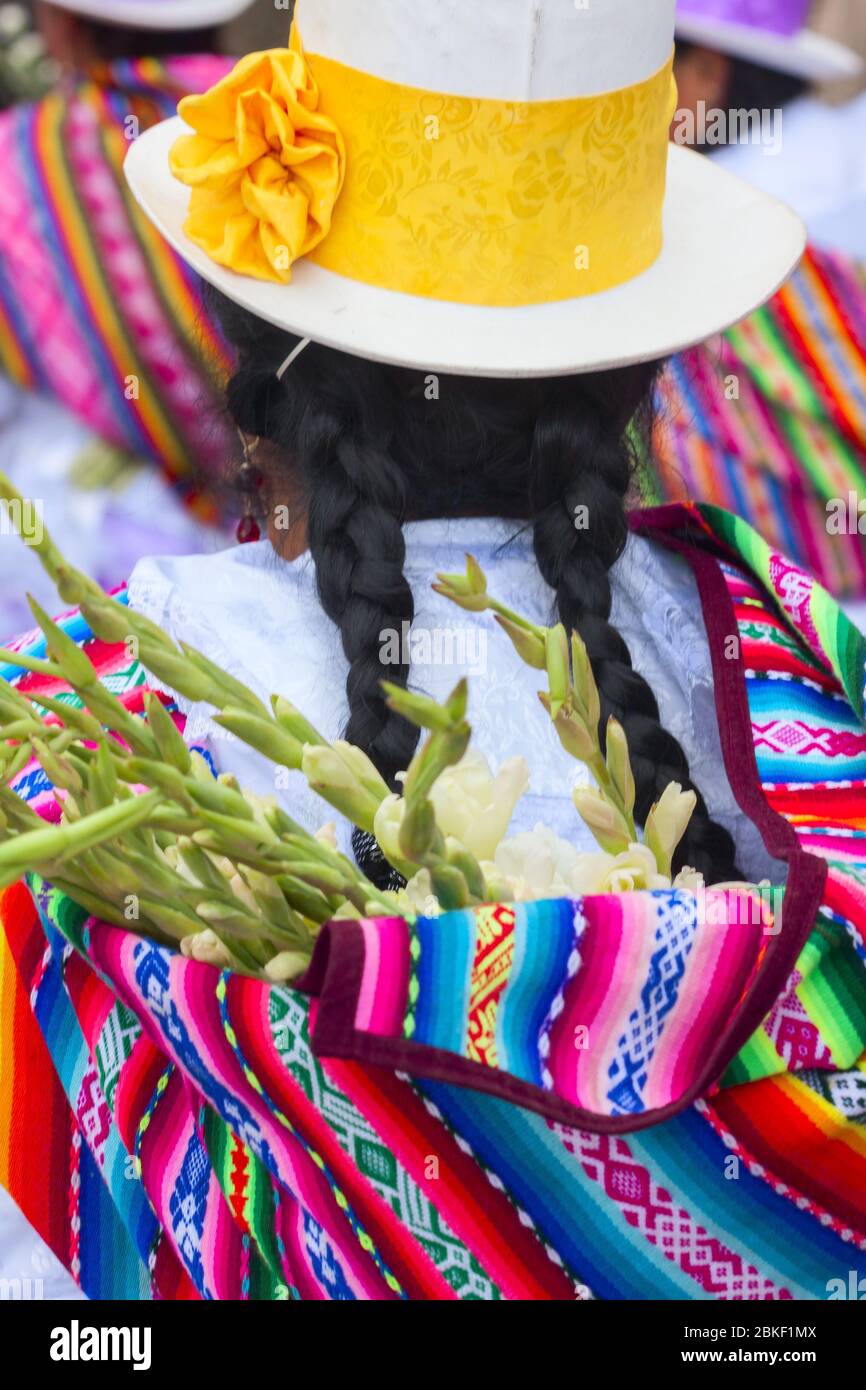 Peruvian woman in traditional inca clothes hi-res stock photography and ...