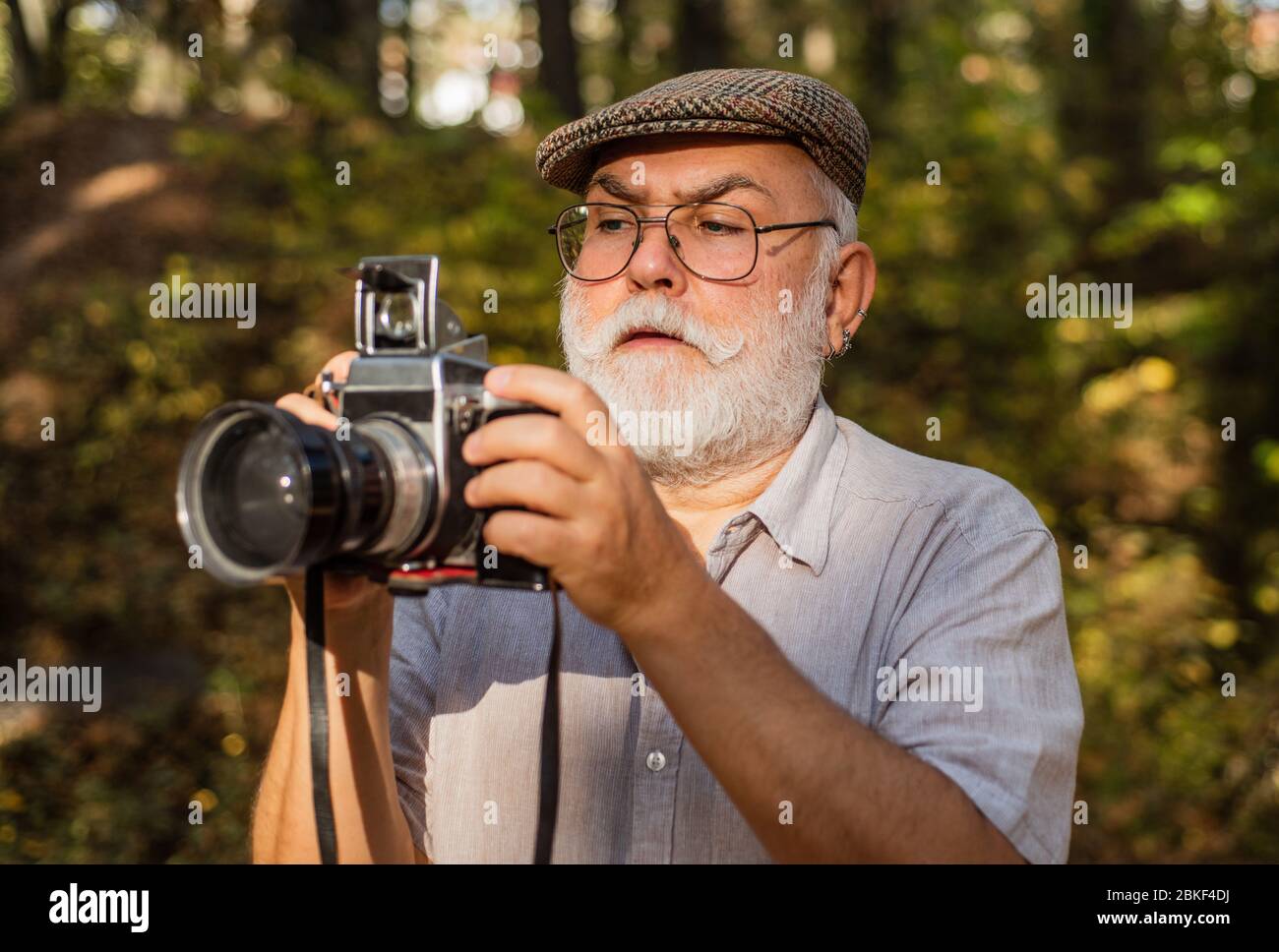 Manual settings. Pension hobby. Experienced photographer. Old man shoot ...