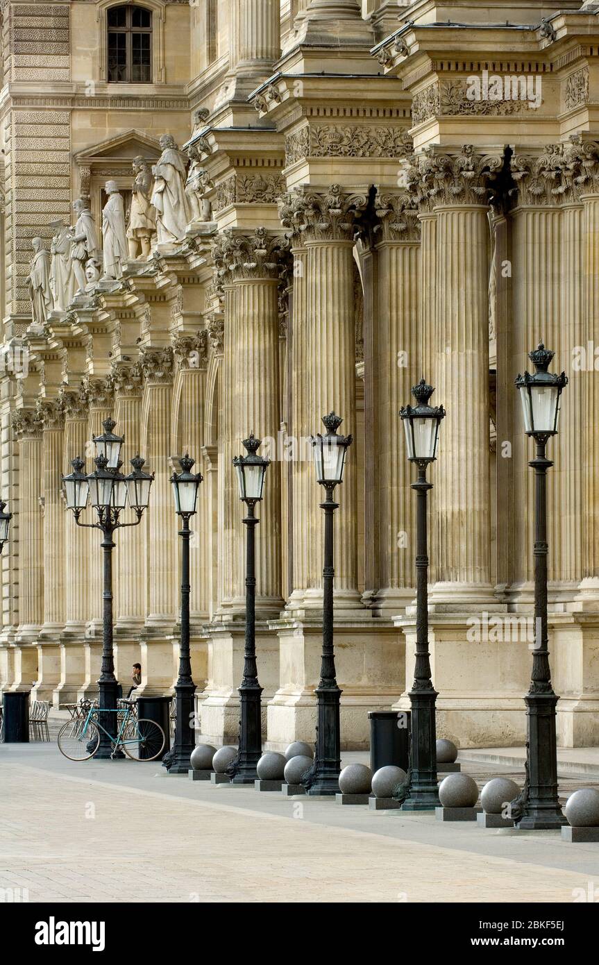 Architectural details and statues on the Richelieu Wing of the Louvre ...