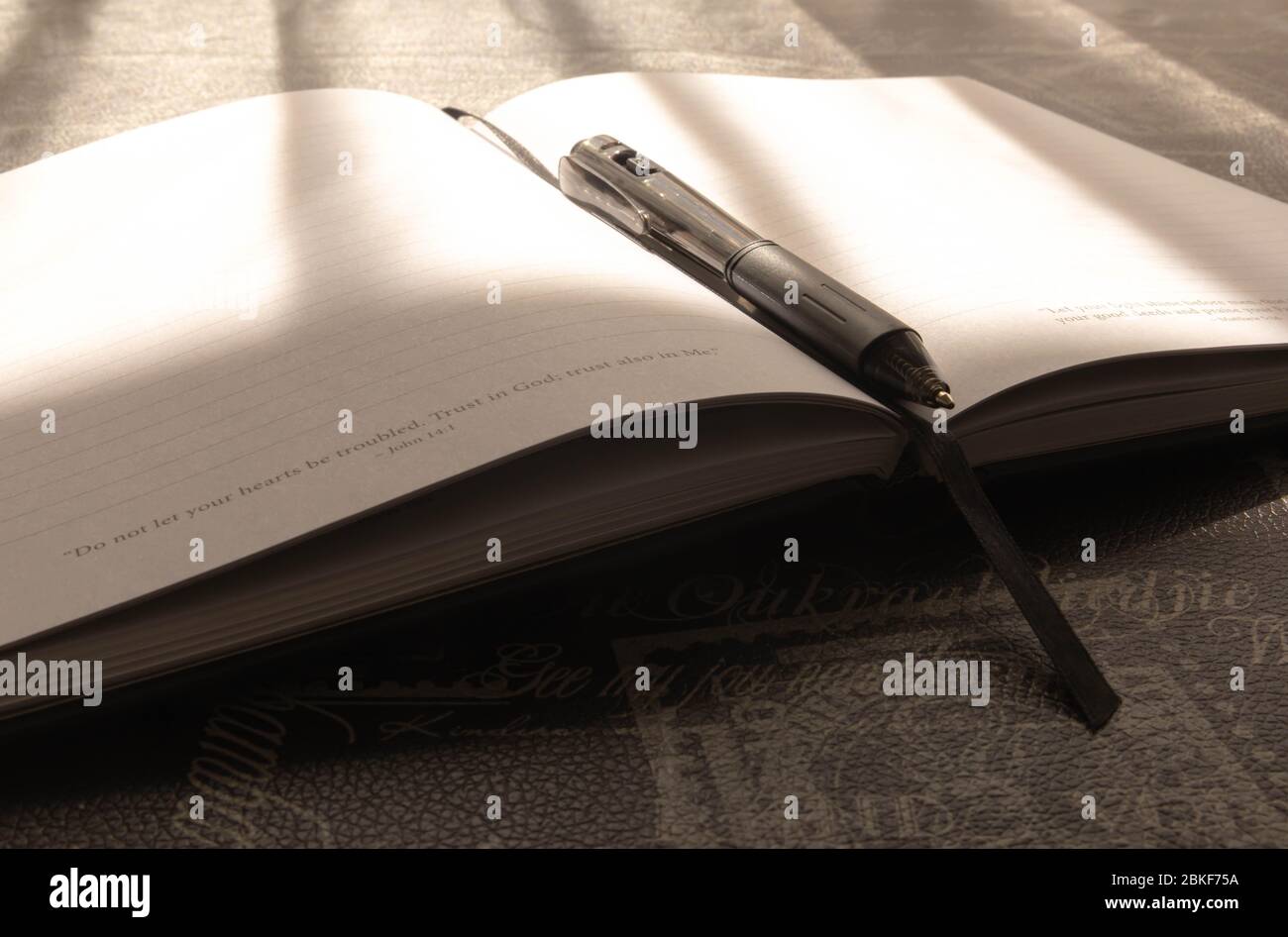 Light writing hi-res stock photography and images - Alamy