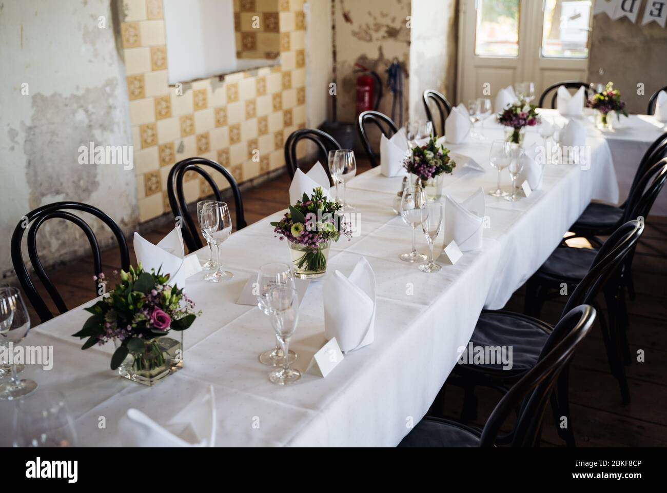photo of an empty family dinner table Stock Photo - Alamy