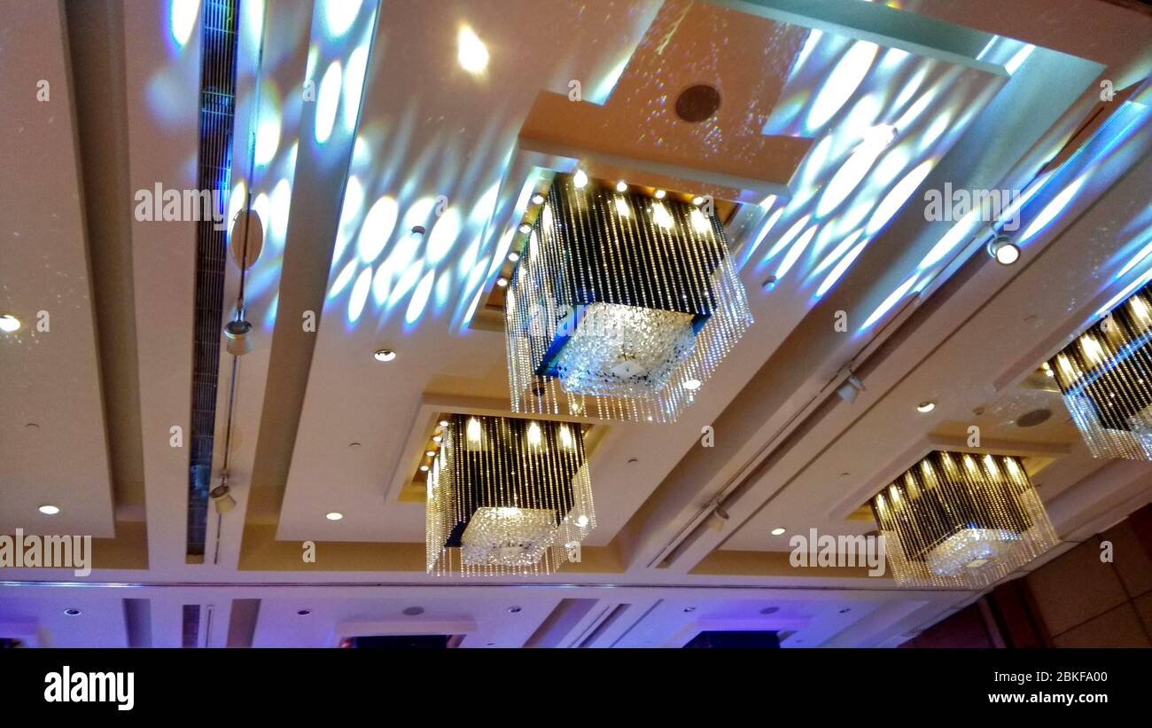 Modern office lobby ceiling hi-res stock photography and images - Alamy