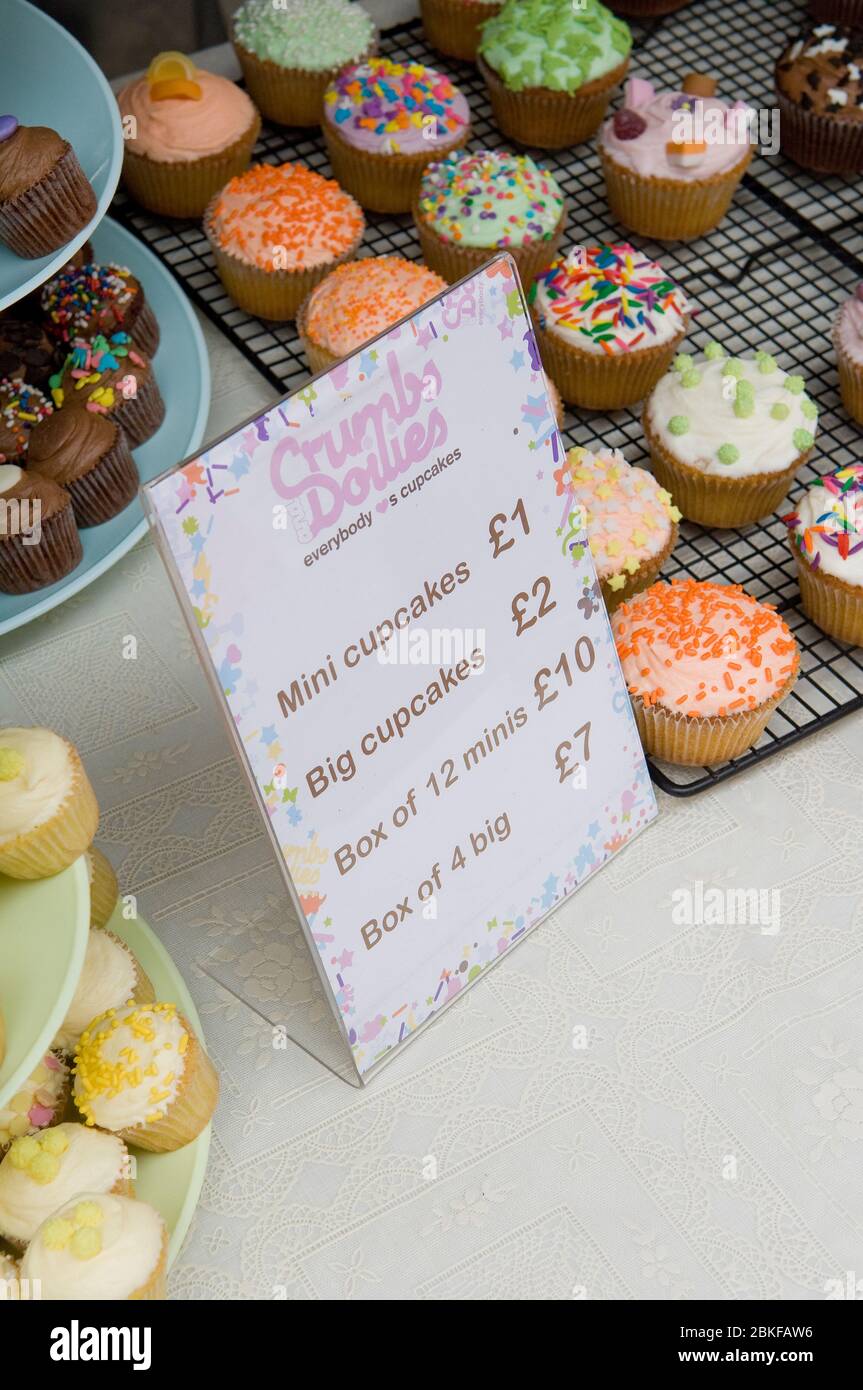 Cupcake stall, Covent Garden Market, London Stock Photo - Alamy