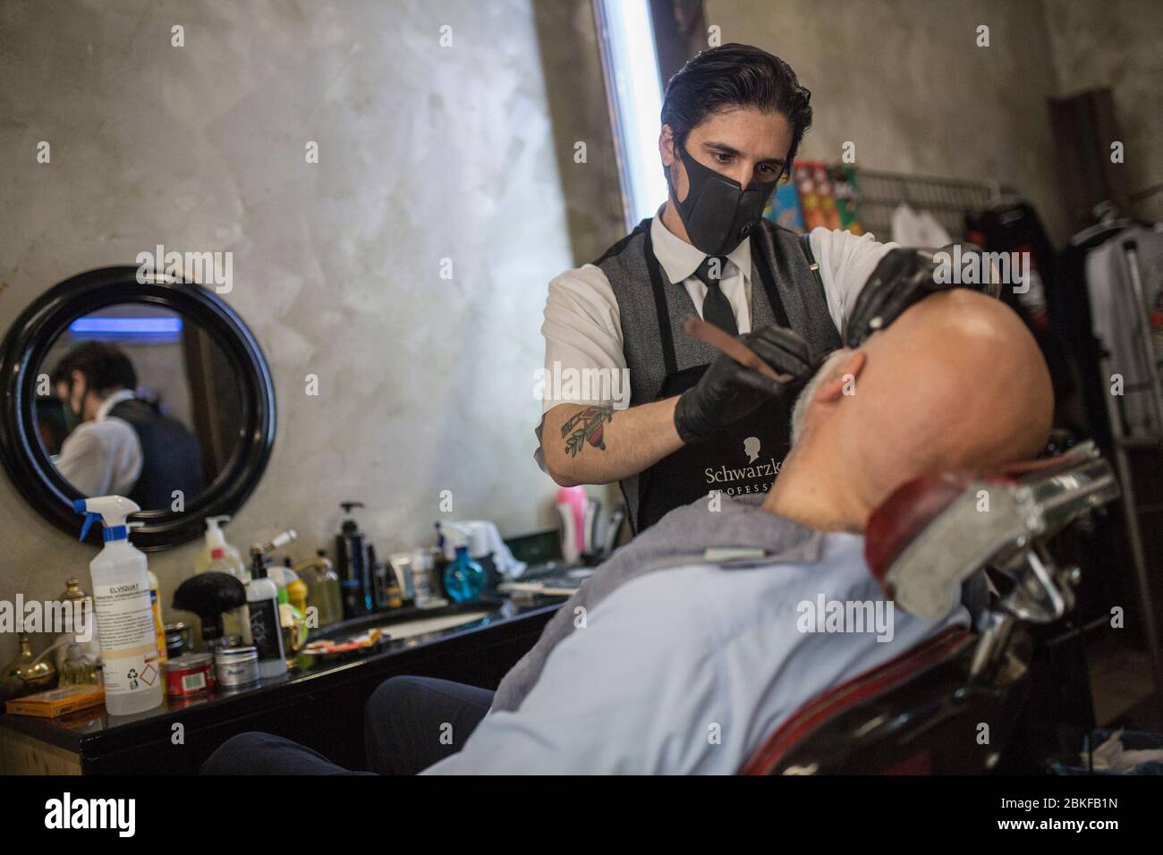 Greece barber hi-res stock photography and images - Alamy