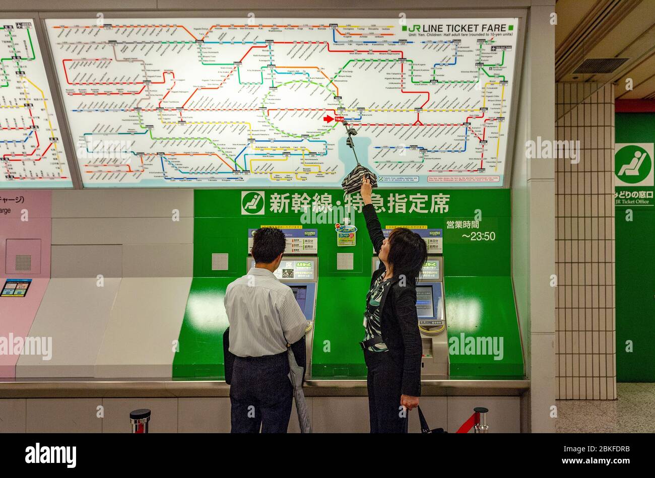 Buying tickets, Tokyo subway, Japan Stock Photo - Alamy